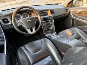 Grey Volvo V60 2012 in Vilnius, with an engine capacity of 2.00 L and mileage of 414 thousand km for 3799 €, photo 5 on AUTOMOTO.COM.LV
