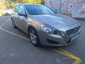 Pelēks Volvo V60 2012 Tallina, ar dzinēja tilpumu 1.60 L un nobraukumu 0 tūkst. km par 5100 €, foto 2 vietnē AUTOMOTO.COM.LV