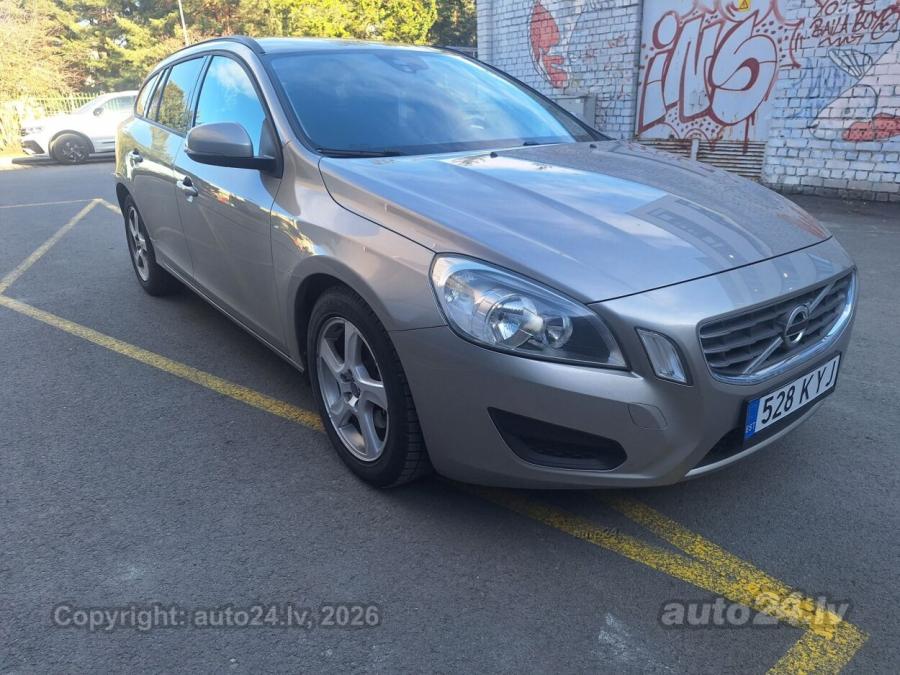Pelēks Volvo V60 2012 Tallina, ar dzinēja tilpumu 1.60 L un nobraukumu 0 tūkst. km par 5100 €, foto 2 vietnē AUTOMOTO.COM.LV