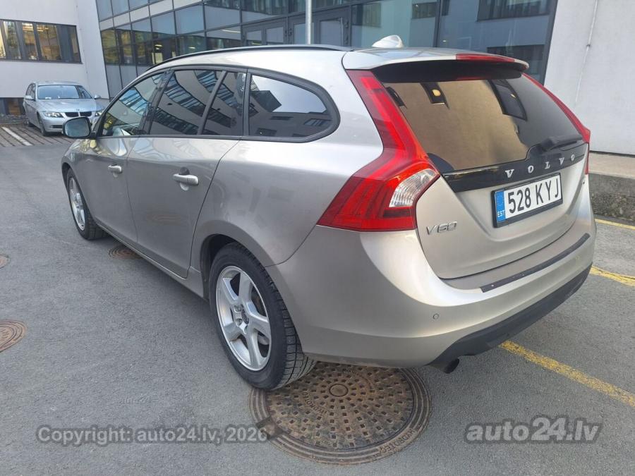 Pelēks Volvo V60 2012 Tallina, ar dzinēja tilpumu 1.60 L un nobraukumu 0 tūkst. km par 5100 €, foto 4 vietnē AUTOMOTO.COM.LV