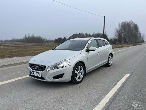 Grey Volvo V60 2012 in Klaipeda, with an engine capacity of 2.00 L and mileage of 362 thousand km for 3890 €, photo 1 on AUTOMOTO.COM.LV