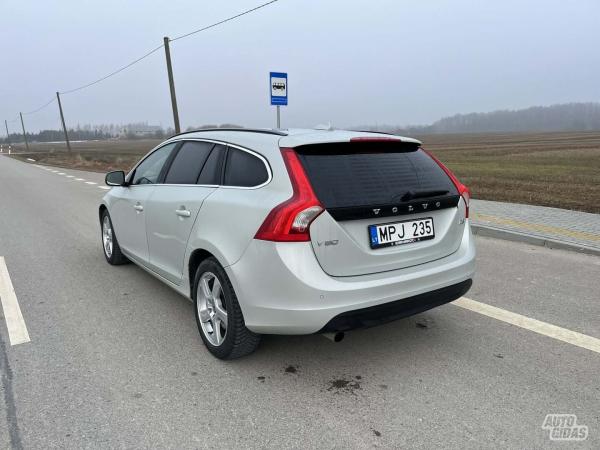 Grey Volvo V60 2012 in Klaipeda, with an engine capacity of 2.00 L and mileage of 362 thousand km for 3890 €, photo 3 on AUTOMOTO.COM.LV