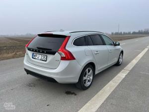 Grey Volvo V60 2012 in Klaipeda, with an engine capacity of 2.00 L and mileage of 362 thousand km for 3890 €, photo 4 on AUTOMOTO.COM.LV