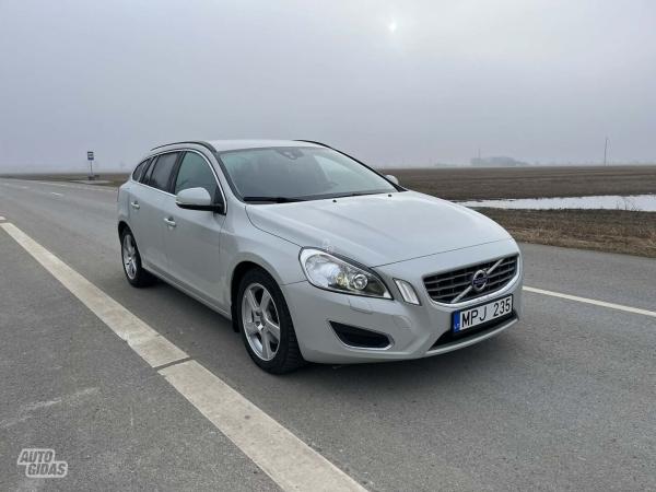 Grey Volvo V60 2012 in Klaipeda, with an engine capacity of 2.00 L and mileage of 362 thousand km for 3890 €, photo 6 on AUTOMOTO.COM.LV