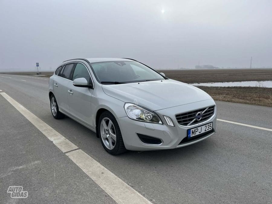 Grey Volvo V60 2012 in Klaipeda, with an engine capacity of 2.00 L and mileage of 362 thousand km for 3890 €, photo 6 on AUTOMOTO.COM.LV