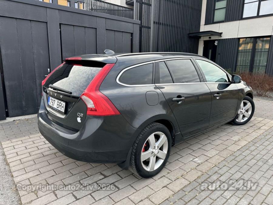 Pelēks Volvo V60 2012 Tartu, ar dzinēja tilpumu 1.60 L un nobraukumu 298 tūkst. km par 4990 €, foto 4 vietnē AUTOMOTO.COM.LV