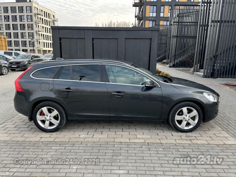 Pelēks Volvo V60 2012 Tartu, ar dzinēja tilpumu 1.60 L un nobraukumu 298 tūkst. km par 4990 €, foto 5 vietnē AUTOMOTO.COM.LV