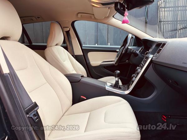 Pelēks Volvo V60 2012 Tartu, ar dzinēja tilpumu 1.60 L un nobraukumu 298 tūkst. km par 4990 €, foto 9 vietnē AUTOMOTO.COM.LV