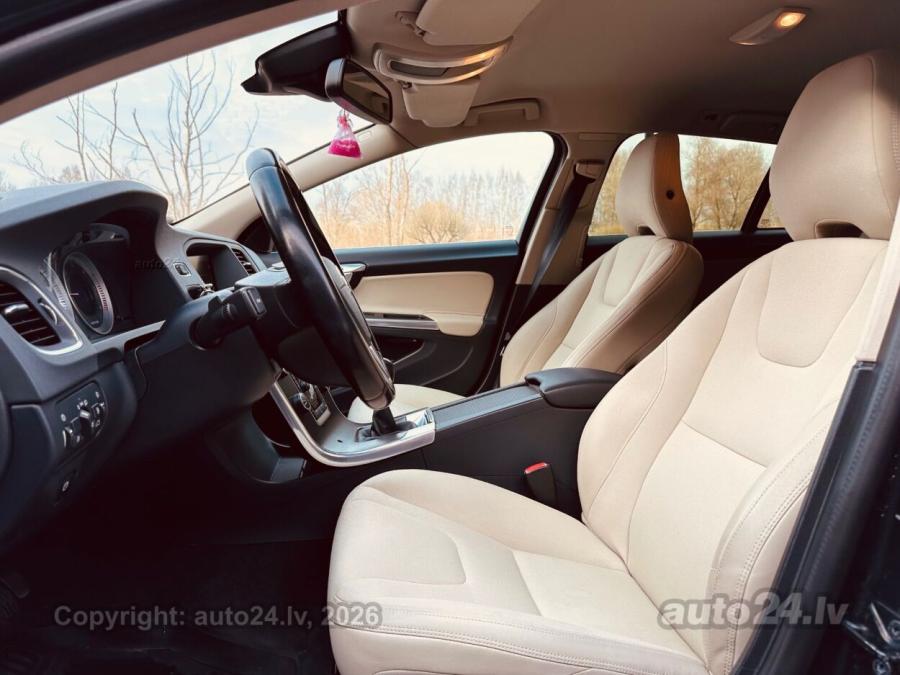 Pelēks Volvo V60 2012 Tartu, ar dzinēja tilpumu 1.60 L un nobraukumu 298 tūkst. km par 4990 €, foto 14 vietnē AUTOMOTO.COM.LV