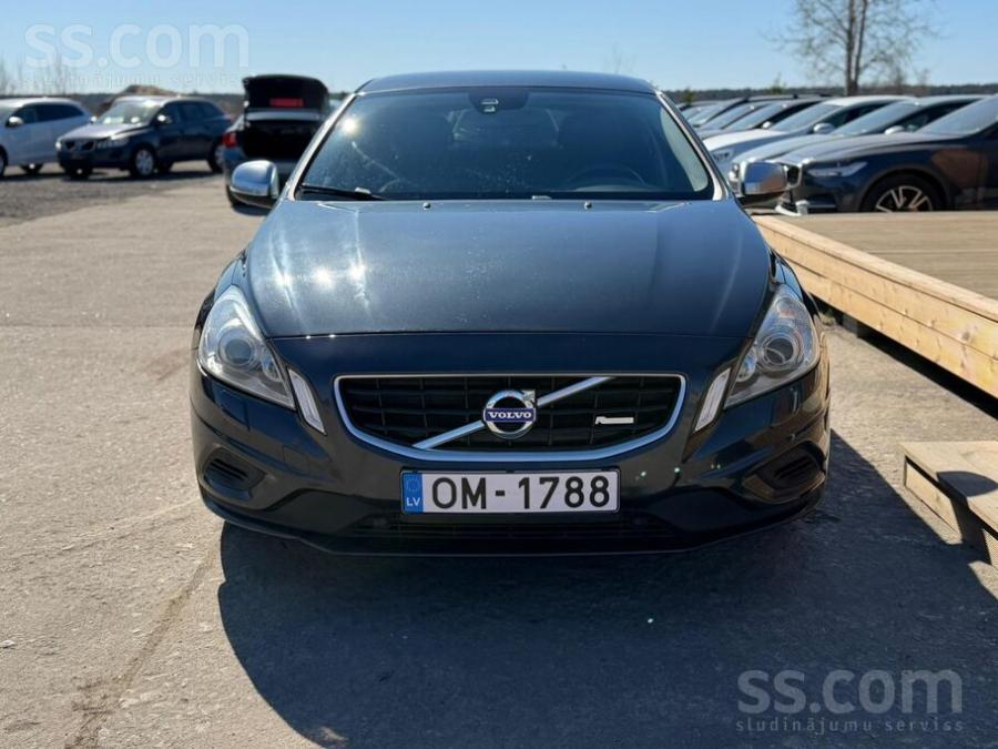 Pelēks Volvo V60 2012 Rīga, ar dzinēja tilpumu 2.00 L un nobraukumu 237 tūkst. km par 7490 €, foto 2 vietnē AUTOMOTO.COM.LV