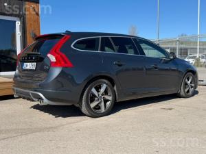 Pelēks Volvo V60 2012 Rīga, ar dzinēja tilpumu 2.00 L un nobraukumu 237 tūkst. km par 7490 €, foto 3 vietnē AUTOMOTO.COM.LV