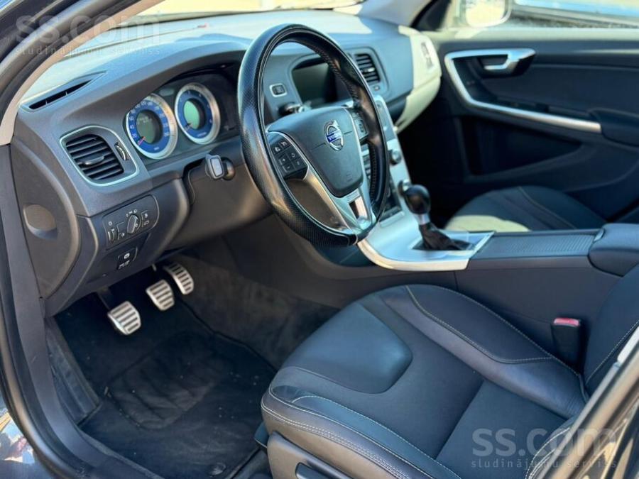 Pelēks Volvo V60 2012 Rīga, ar dzinēja tilpumu 2.00 L un nobraukumu 237 tūkst. km par 7490 €, foto 10 vietnē AUTOMOTO.COM.LV