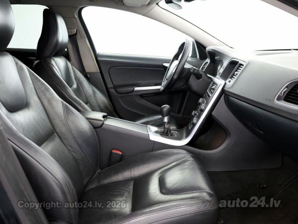 Grey Volvo V60 2012 in Tallinn, with an engine capacity of 2.00 L and mileage of 288 thousand km for 3799 €, photo 6 on AUTOMOTO.COM.LV