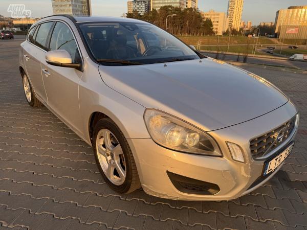 Pelēks Volvo V60 2012 Viļņa, ar dzinēja tilpumu 2.00 L un nobraukumu 414 tūkst. km par 3950 €, foto 1 vietnē AUTOMOTO.COM.LV
