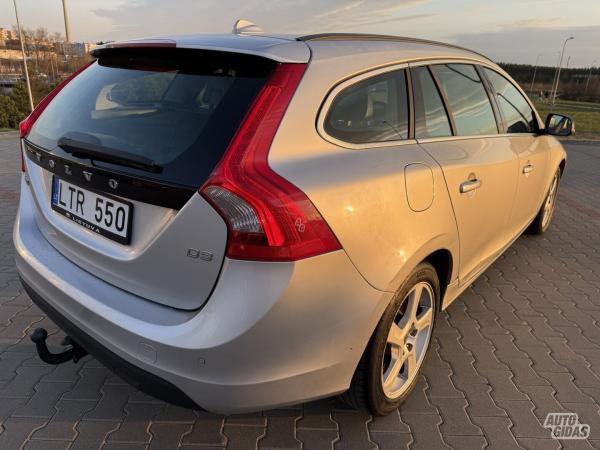 Pelēks Volvo V60 2012 Viļņa, ar dzinēja tilpumu 2.00 L un nobraukumu 414 tūkst. km par 3950 €, foto 4 vietnē AUTOMOTO.COM.LV