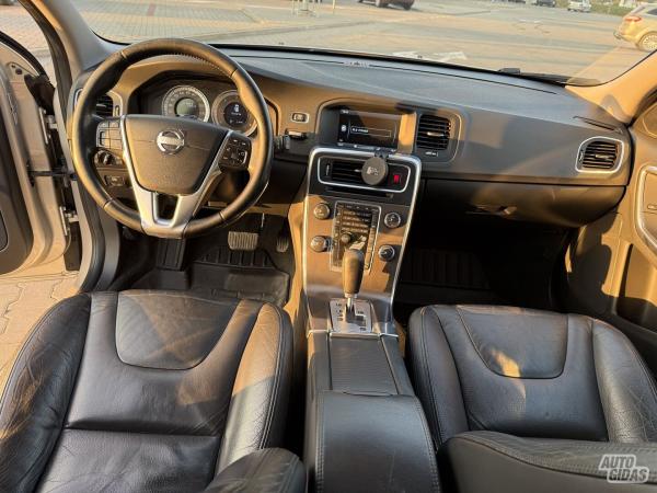Pelēks Volvo V60 2012 Viļņa, ar dzinēja tilpumu 2.00 L un nobraukumu 414 tūkst. km par 3950 €, foto 9 vietnē AUTOMOTO.COM.LV