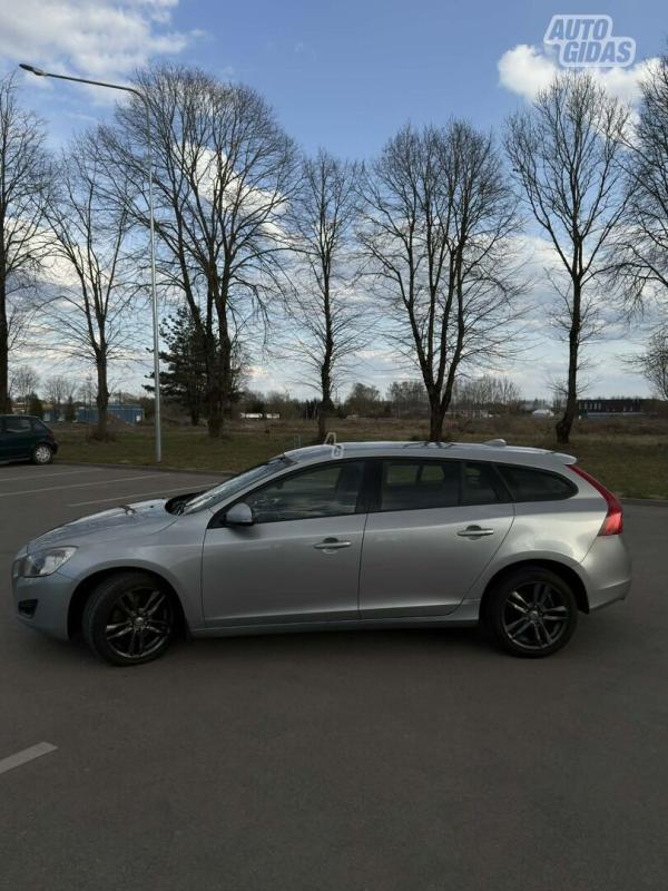Grey Volvo V60 2012 in Taurage, with an engine capacity of 2.00 L and mileage of 451 thousand km for 4500 €, photo 2 on AUTOMOTO.COM.LV