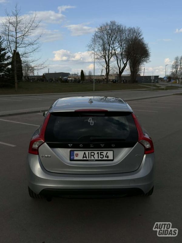 Grey Volvo V60 2012 in Taurage, with an engine capacity of 2.00 L and mileage of 451 thousand km for 4500 €, photo 5 on AUTOMOTO.COM.LV