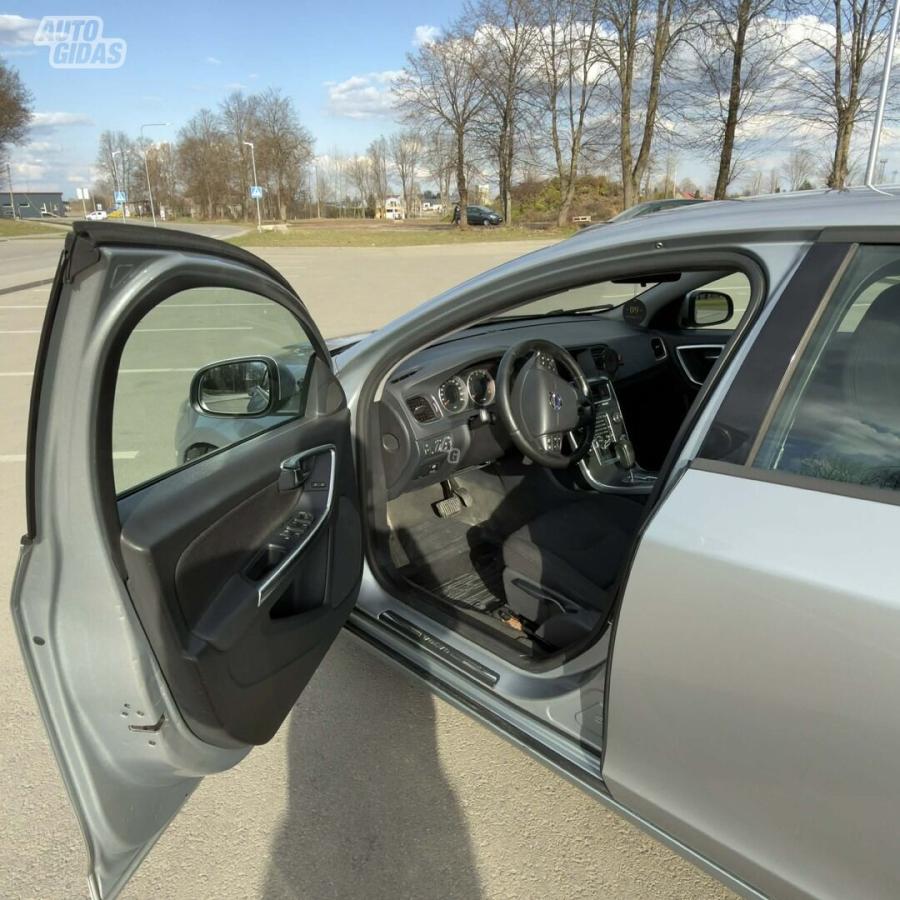 Grey Volvo V60 2012 in Taurage, with an engine capacity of 2.00 L and mileage of 451 thousand km for 4500 €, photo 22 on AUTOMOTO.COM.LV