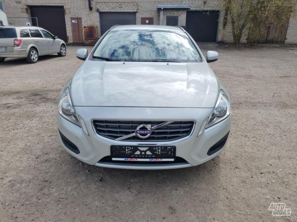 Grey Volvo V60 2012 in Pakruojis, with an engine capacity of 1.60 L and mileage of 210 thousand km for 4650 €, photo 2 on AUTOMOTO.COM.LV