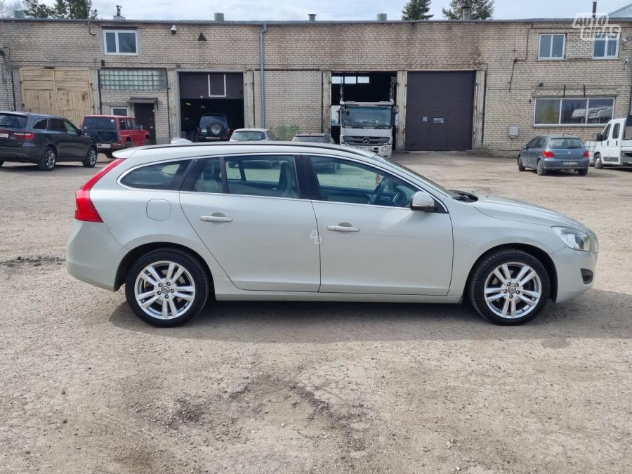 Pelēks Volvo V60 2012 Pakruojis, ar dzinēja tilpumu 1.60 L un nobraukumu 210 tūkst. km par 4650 €, foto 5 vietnē AUTOMOTO.COM.LV