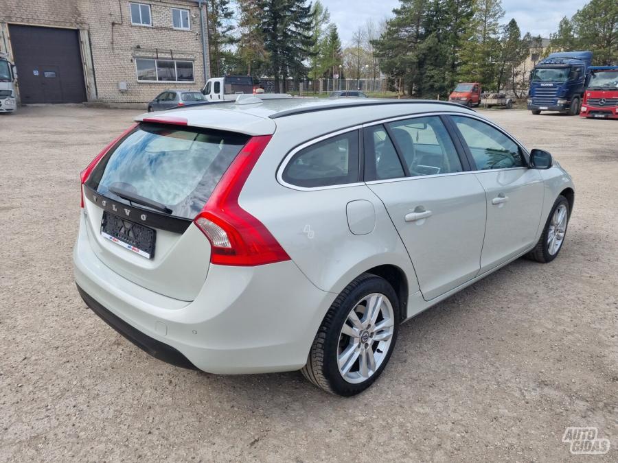 Pelēks Volvo V60 2012 Pakruojis, ar dzinēja tilpumu 1.60 L un nobraukumu 210 tūkst. km par 4650 €, foto 6 vietnē AUTOMOTO.COM.LV