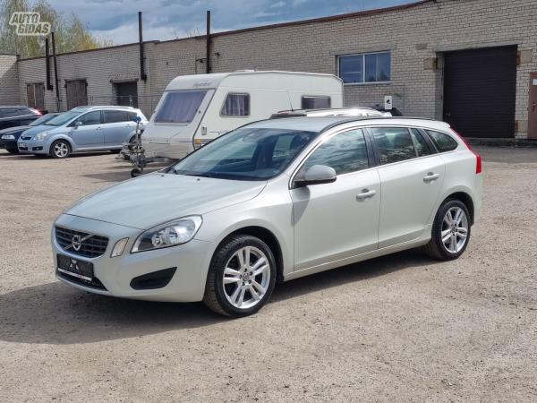 Grey Volvo V60 2012 in Pakruojis, with an engine capacity of 1.60 L and mileage of 210 thousand km for 4650 €, photo 8 on AUTOMOTO.COM.LV