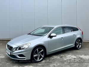 Pelēks Volvo V60 2012 Tallina, ar dzinēja tilpumu 2.40 L un nobraukumu 212 tūkst. km par 7999 €, foto  vietnē AUTOMOTO.COM.LV
