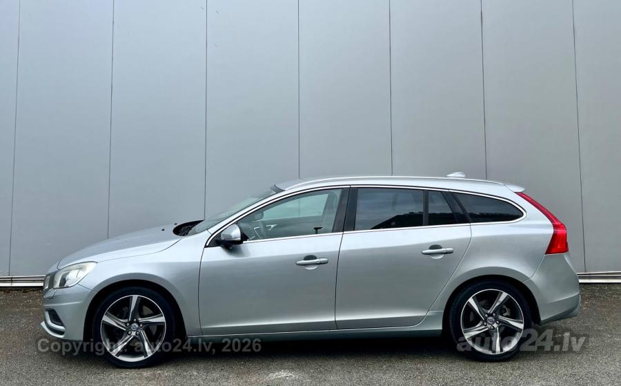 Pelēks Volvo V60 2012 Tallina, ar dzinēja tilpumu 2.40 L un nobraukumu 212 tūkst. km par 7999 €, foto 3 vietnē AUTOMOTO.COM.LV