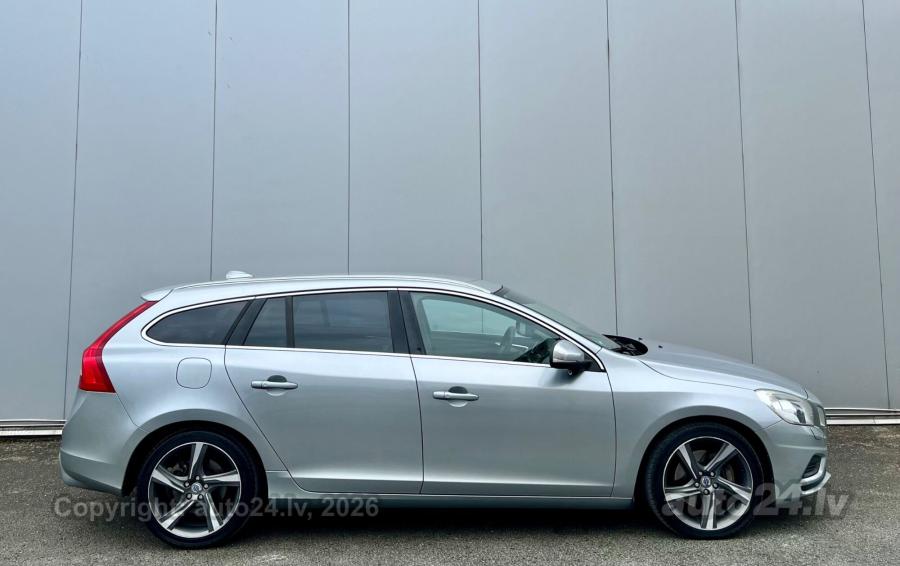Pelēks Volvo V60 2012 Tallina, ar dzinēja tilpumu 2.40 L un nobraukumu 212 tūkst. km par 7999 €, foto 6 vietnē AUTOMOTO.COM.LV