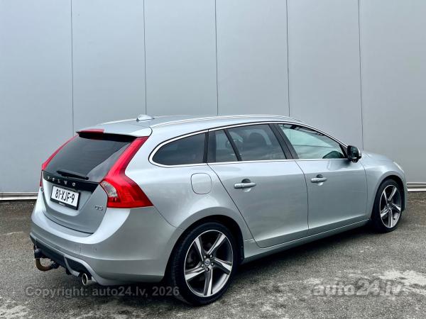 Pelēks Volvo V60 2012 Tallina, ar dzinēja tilpumu 2.40 L un nobraukumu 212 tūkst. km par 7999 €, foto 6 vietnē AUTOMOTO.COM.LV