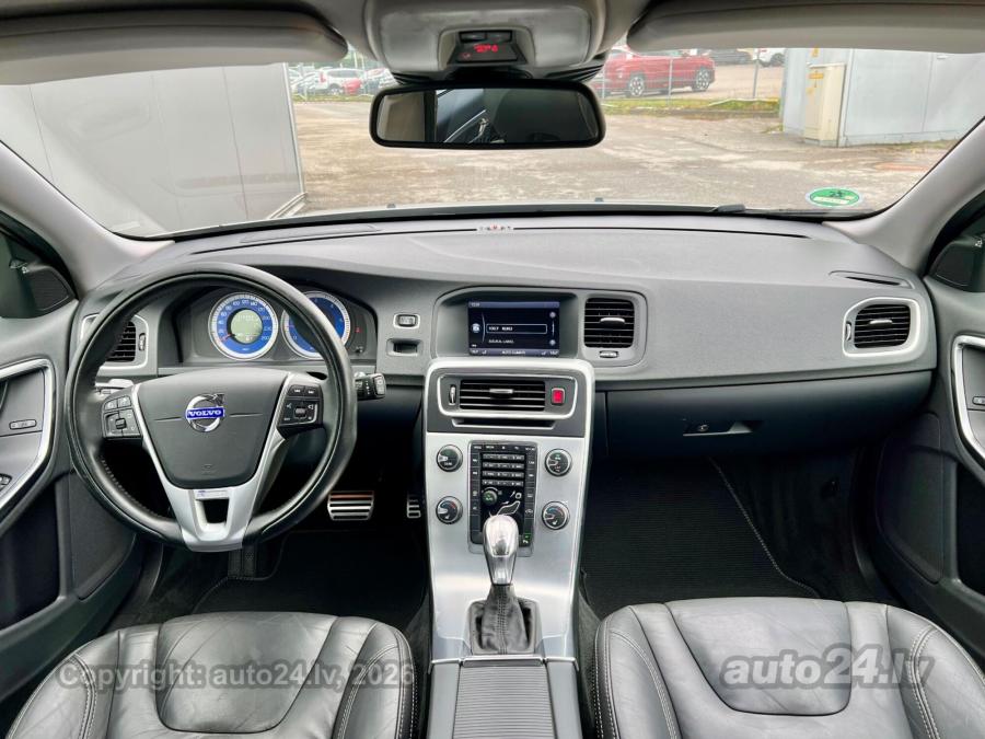 Pelēks Volvo V60 2012 Tallina, ar dzinēja tilpumu 2.40 L un nobraukumu 212 tūkst. km par 7999 €, foto 8 vietnē AUTOMOTO.COM.LV