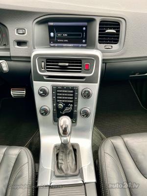 Pelēks Volvo V60 2012 Tallina, ar dzinēja tilpumu 2.40 L un nobraukumu 212 tūkst. km par 7999 €, foto 9 vietnē AUTOMOTO.COM.LV
