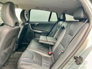 Pelēks Volvo V60 2012 Tallina, ar dzinēja tilpumu 2.40 L un nobraukumu 212 tūkst. km par 7999 €, foto 13 vietnē AUTOMOTO.COM.LV