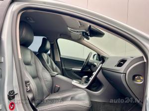 Pelēks Volvo V60 2012 Tallina, ar dzinēja tilpumu 2.40 L un nobraukumu 212 tūkst. km par 7999 €, foto 15 vietnē AUTOMOTO.COM.LV