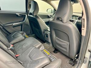 Pelēks Volvo V60 2012 Tallina, ar dzinēja tilpumu 2.40 L un nobraukumu 212 tūkst. km par 7999 €, foto 16 vietnē AUTOMOTO.COM.LV