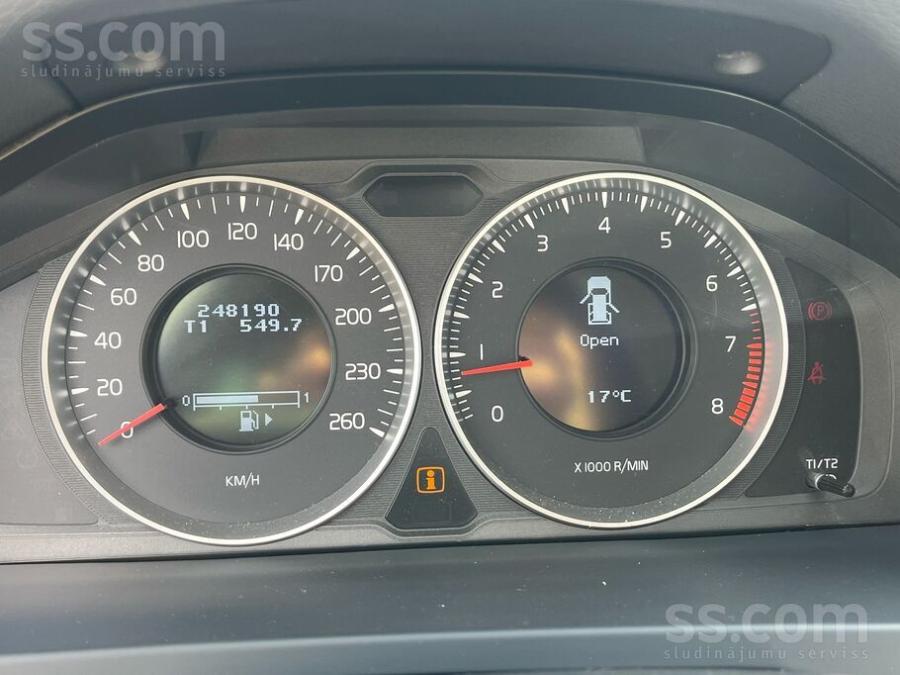 Grey Volvo V60 2012 in Cesis, with an engine capacity of 1.60 L and mileage of 248 thousand km for 6750 €, photo 7 on AUTOMOTO.COM.LV