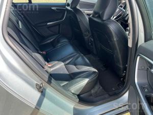 Grey Volvo V60 2012 in Cesis, with an engine capacity of 1.60 L and mileage of 248 thousand km for 6750 €, photo 10 on AUTOMOTO.COM.LV