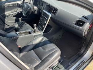 Grey Volvo V60 2012 in Cesis, with an engine capacity of 1.60 L and mileage of 248 thousand km for 6750 €, photo 11 on AUTOMOTO.COM.LV