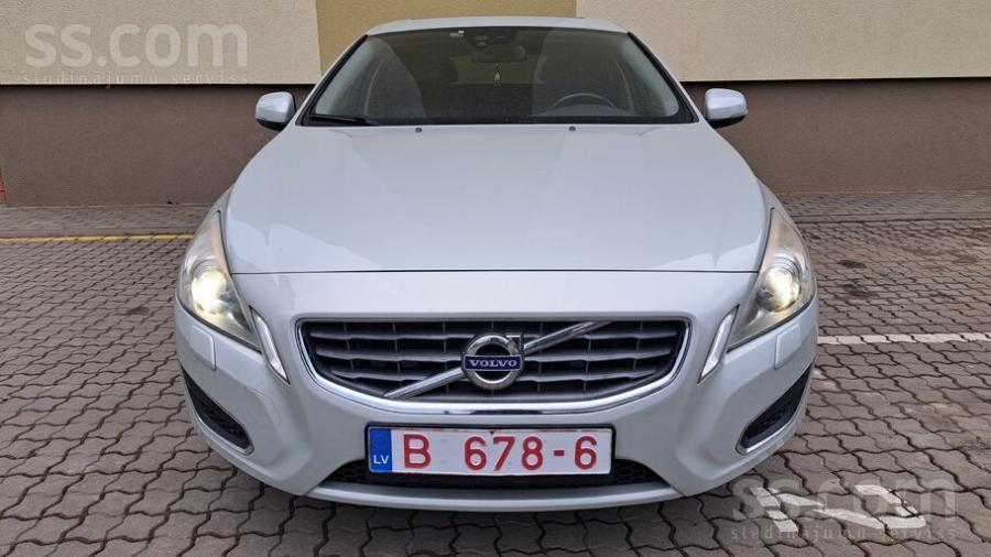 Серый Вольво B60 2012 в Огре, объемом двигателя 2.00 л и пробегом 272 тыс. км за 5750 €, фото 4 на AUTOMOTO.COM.LV