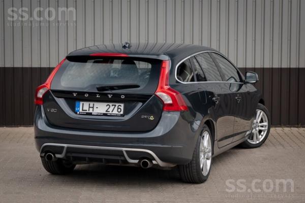 Pelēks Volvo V60 2012 Talsi, ar dzinēja tilpumu 1.60 L un nobraukumu 331 tūkst. km par 4750 €, foto 7 vietnē AUTOMOTO.COM.LV