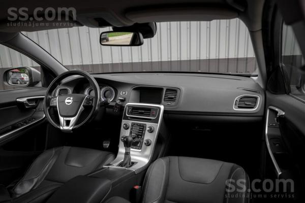Pelēks Volvo V60 2012 Talsi, ar dzinēja tilpumu 1.60 L un nobraukumu 331 tūkst. km par 4750 €, foto 8 vietnē AUTOMOTO.COM.LV