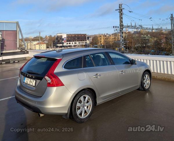 Grey Volvo V60 2012 in Tallinn, with an engine capacity of 1.60 L and mileage of 133 thousand km for 5900 €, photo 8 on AUTOMOTO.COM.LV