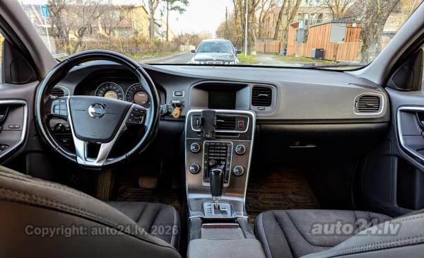 Grey Volvo V60 2012 in Tallinn, with an engine capacity of 1.60 L and mileage of 133 thousand km for 5900 €, photo 9 on AUTOMOTO.COM.LV