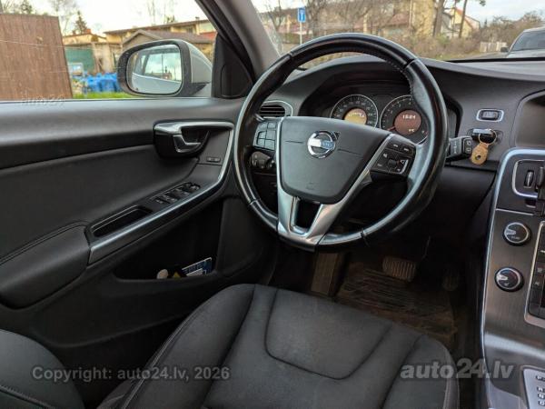 Grey Volvo V60 2012 in Tallinn, with an engine capacity of 1.60 L and mileage of 133 thousand km for 5900 €, photo 10 on AUTOMOTO.COM.LV