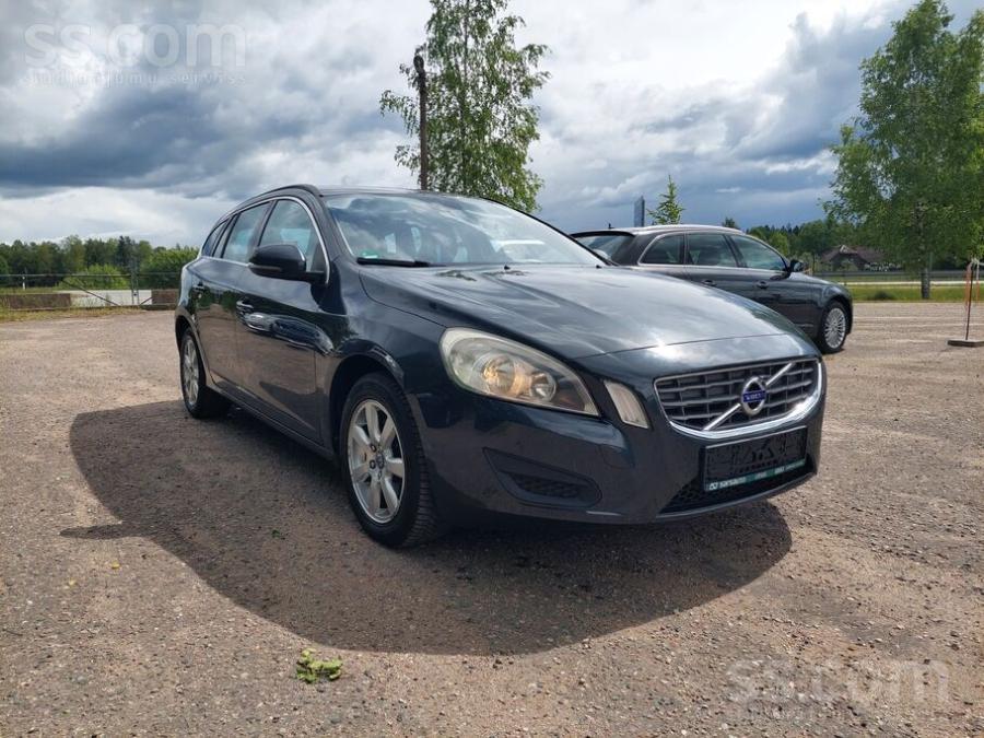 Pelēks Volvo V60 2012 Cēsis, ar dzinēja tilpumu 1.60 L un nobraukumu 212 tūkst. km par 5900 €, foto 3 vietnē AUTOMOTO.COM.LV