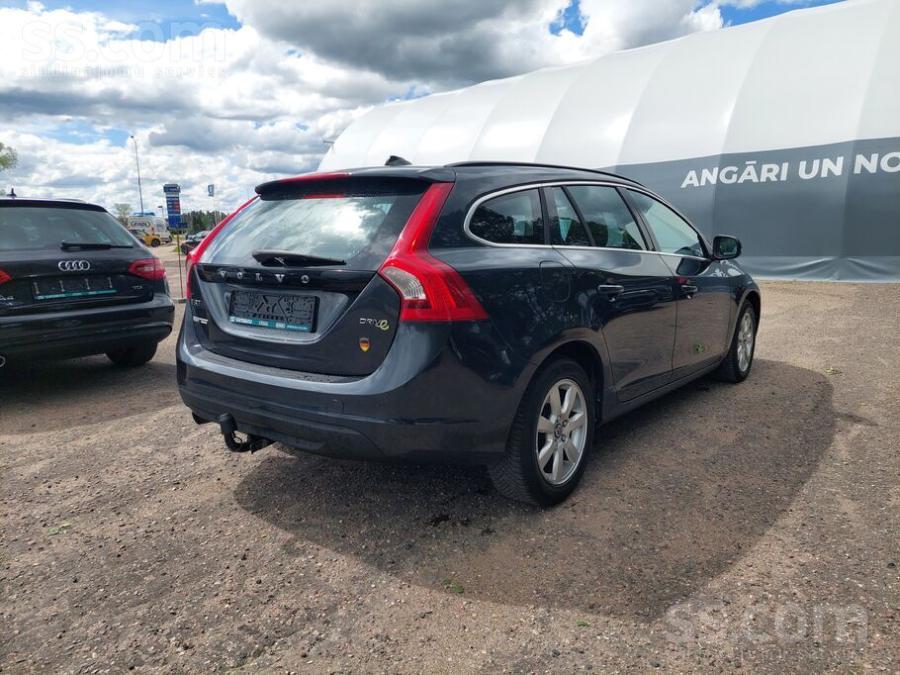 Pelēks Volvo V60 2012 Cēsis, ar dzinēja tilpumu 1.60 L un nobraukumu 212 tūkst. km par 5900 €, foto 4 vietnē AUTOMOTO.COM.LV