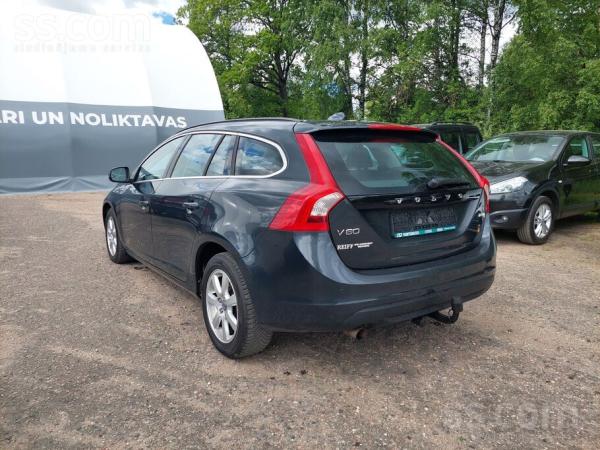 Grey Volvo V60 2012 in Cesis, with an engine capacity of 1.60 L and mileage of 212 thousand km for 5900 €, photo 4 on AUTOMOTO.COM.LV