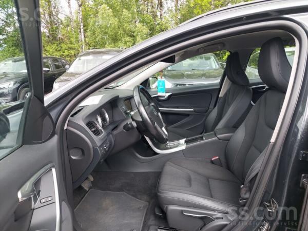 Grey Volvo V60 2012 in Cesis, with an engine capacity of 1.60 L and mileage of 212 thousand km for 5900 €, photo 6 on AUTOMOTO.COM.LV