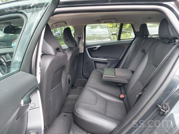 Grey Volvo V60 2012 in Cesis, with an engine capacity of 1.60 L and mileage of 212 thousand km for 5900 €, photo 7 on AUTOMOTO.COM.LV